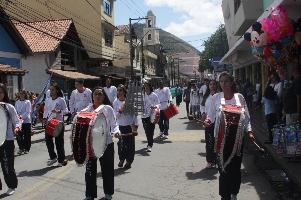 Desfile Cívico em Pedro do Rio atrai mais de duas mil pessoas ...